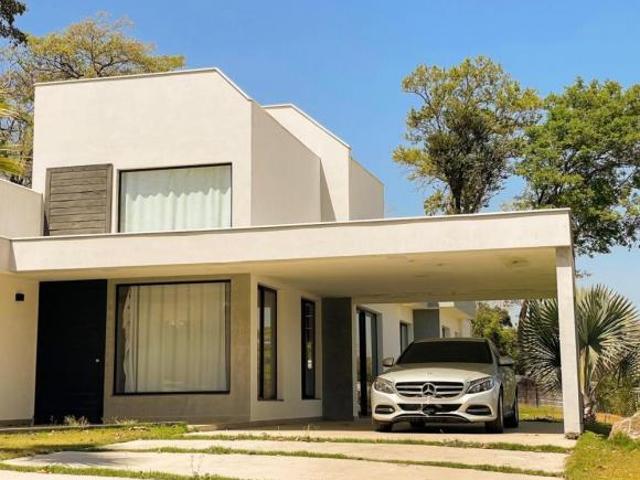 Casa de Condomínio para venda em Teixeirinha de 300.00m² com 4 Quartos, 2 Suites e 4 Garagens