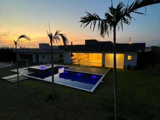 Casa de Condomínio para venda em Terras De Itaici de 254.00m² com 3 Quartos, 3 Suites e 4 Garagens