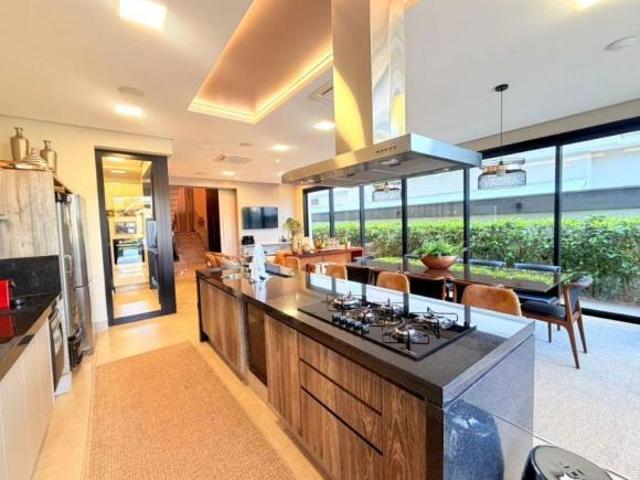 Casa de Condomínio para venda em Terras Di Siena de 465.00m² com 4 Quartos, 4 Suites e 4 Garagens