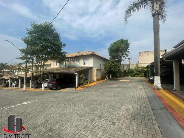 Casa de Condomínio para venda em Vila Oliveira de 240.00m² com 4 Quartos, 4 Suites e 4 Garagens