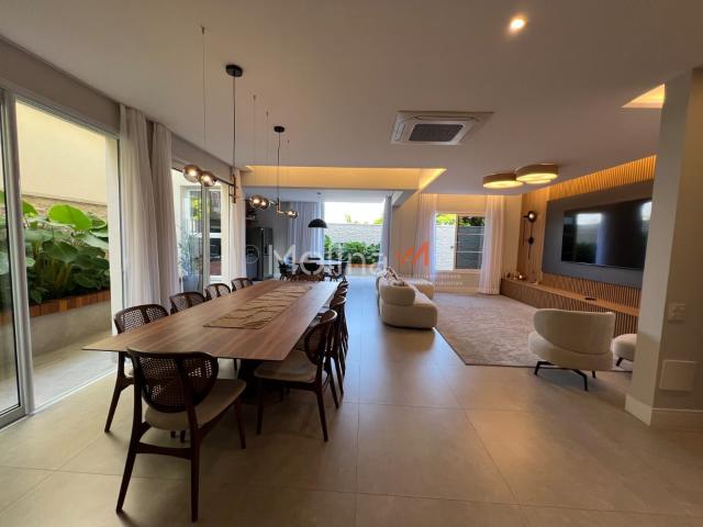 Casa de Condomínio para venda em Vila Oliveira em Mogi Das Cruzes São Paulo de 480.00m² com 3 Quartos, 3 Suítes e 4 Garagens