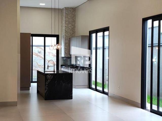 Casa de Condomínio para venda em Vila Do Golf de 196.00m² com 3 Quartos, 3 Suites e 4 Garagens