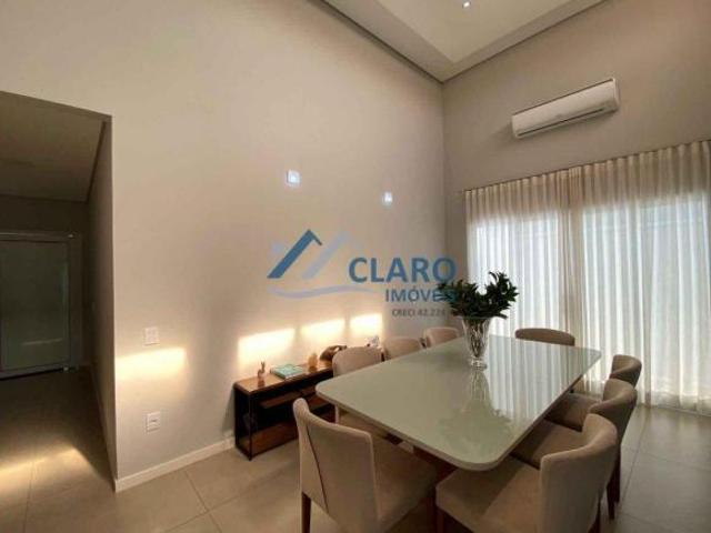 Casa de Condomínio para venda em Vila Serrão de 250.00m² com 3 Quartos, 3 Suites e 4 Garagens