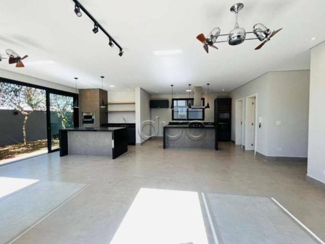 Casa de Condomínio para venda em Villa D Aquila de 269.00m² com 3 Quartos, 3 Suites e 4 Garagens