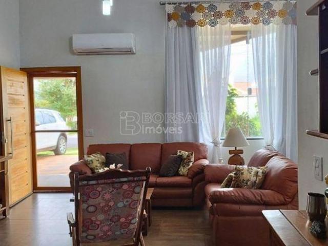 Casa de Condomínio para venda em Villa Dei Fiori de 159.00m² com 4 Quartos, 2 Suites e 4 Garagens