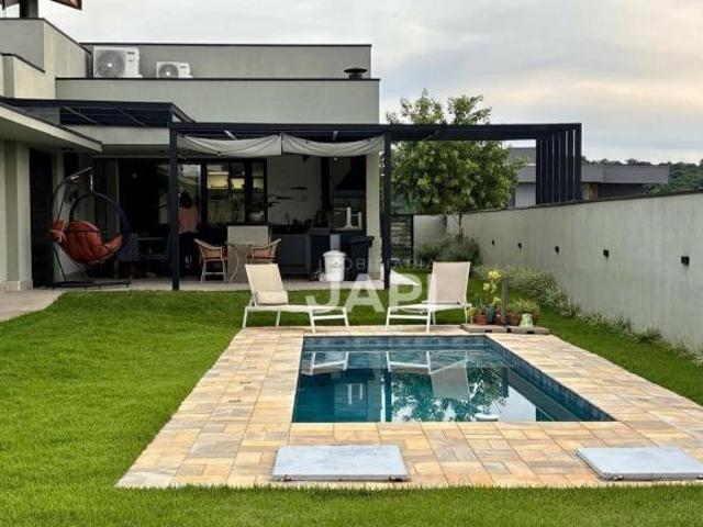 Casa de Condomínio para venda em Vida Real de 334.00m² com 4 Quartos, 2 Suites e 4 Garagens