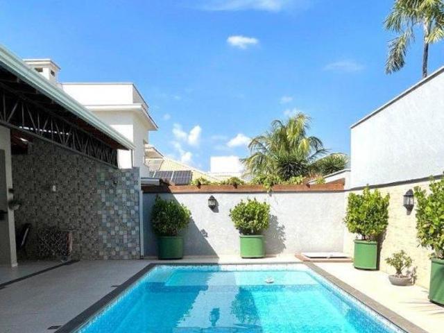 Casa de Condomínio para venda em Vossoroca de 311.00m² com 3 Quartos, 3 Suites e 2 Garagens