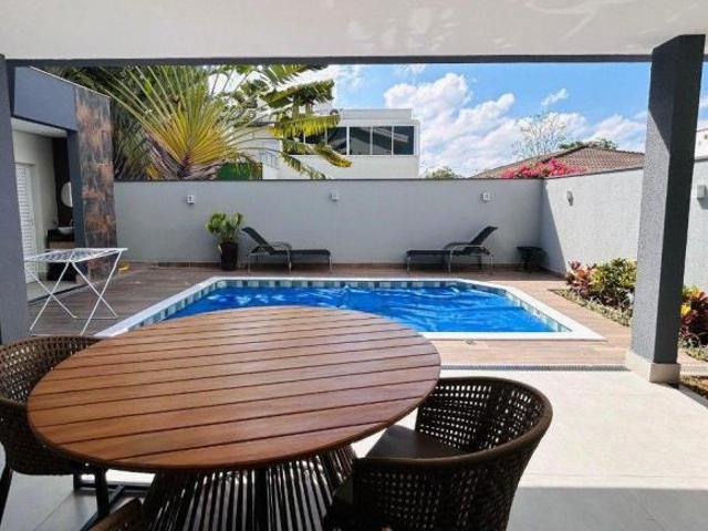 Casa de Condomínio para venda em Vossoroca de 351.00m² com 4 Quartos, 3 Suites e 4 Garagens