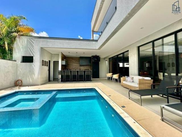 Casa de Condomínio para venda em Vossoroca de 362.64m² com 4 Quartos, 3 Suites e 8 Garagens
