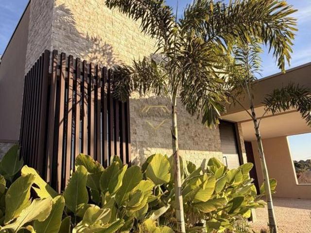 Casa de Condomínio para venda em Aeroporto de 198.00m² com 3 Quartos, 3 Suites e 2 Garagens