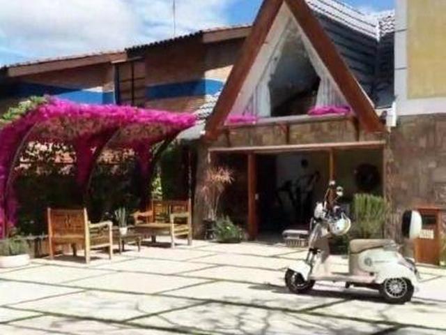 Casa de Condomínio para venda em Aldeia Da Serra de 230.00m² com 3 Quartos, 1 Suite e 2 Garagens