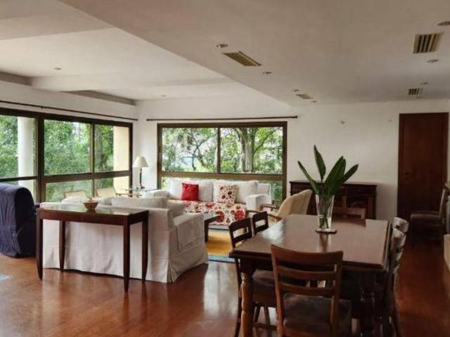 Casa de Condomínio para venda em Aldeia Da Serra de 450.00m² com 4 Quartos, 2 Suites e 2 Garagens