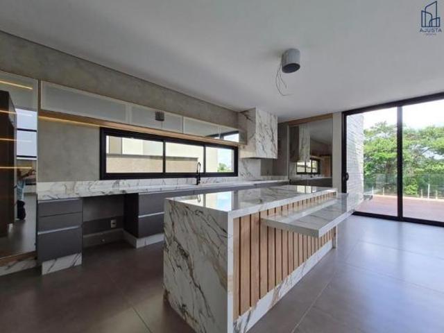 Casa de Condomínio para venda em Alphaville Nova Esplanada de 285.00m² com 3 Quartos, 3 Suites e 4 G