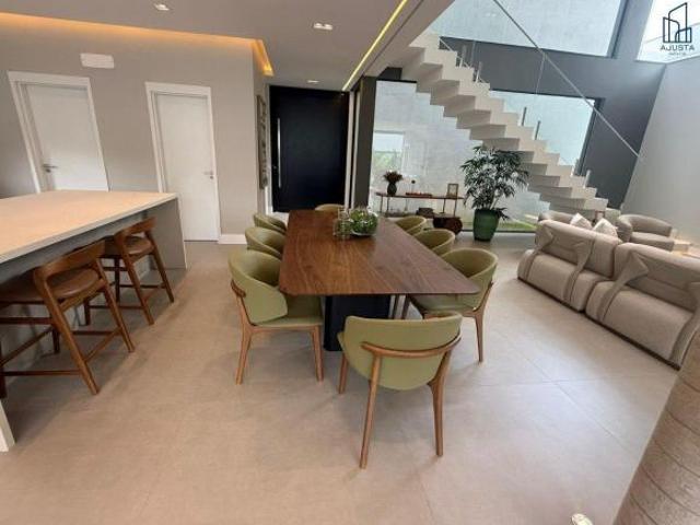Casa de Condomínio para venda em Alphaville Nova Esplanada 3 de 360.00m² com 4 Quartos, 4 Suites e 4
