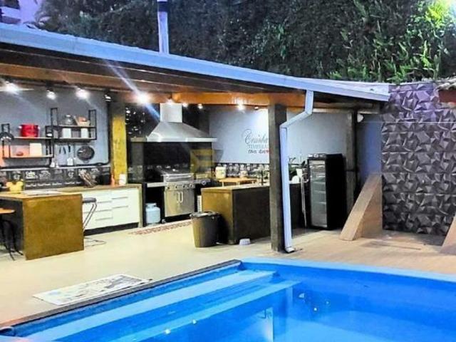 Casa de Condomínio para venda em Alphaville de 360.00m² com 3 Quartos, 3 Suites e 4 Garagens