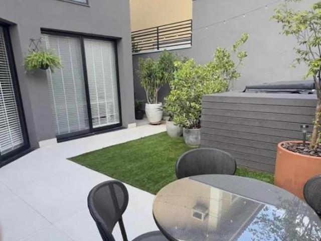 Casa de Condomínio para venda em Alphaville de 300.00m² com 5 Quartos, 4 Suites e 2 Garagens