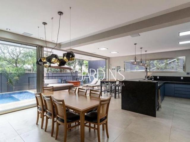 Casa de Condomínio para venda em Alphaville de 313.00m² com 3 Quartos, 3 Suites e 4 Garagens
