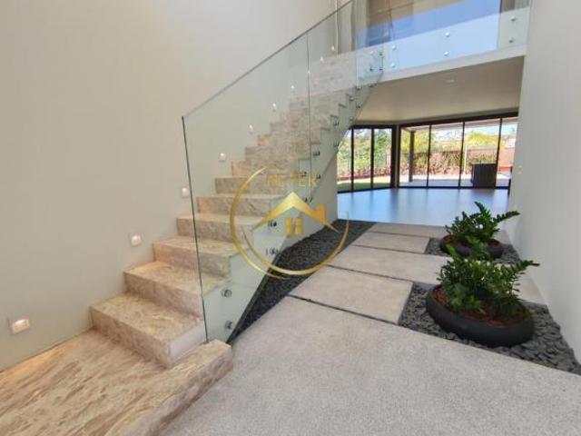 Casa de Condomínio para venda em Alphaville Dom Pedro 3 de 340.00m² com 4 Quartos, 4 Suites e 5 Gara