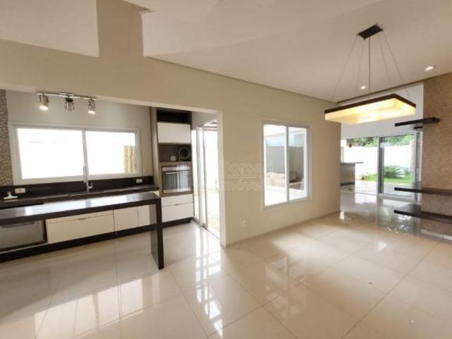 Casa de Condomínio para venda em Altos Do Jaraguá de 220.00m² com 3 Quartos, 2 Suites e 4 Garagens