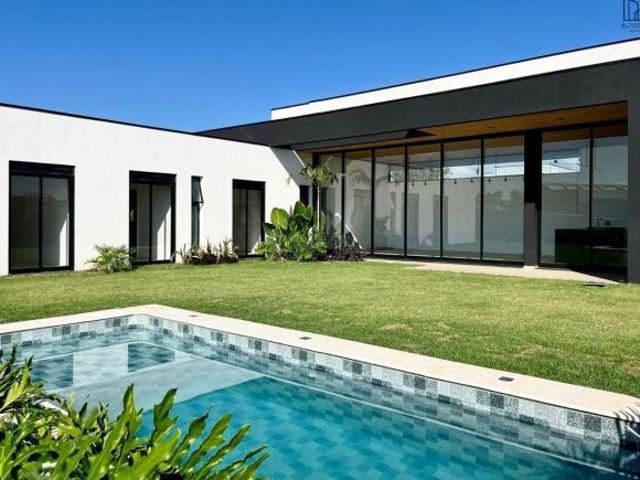 Casa de Condomínio para venda em Araçoiaba da Serra de 233.00m² com 3 Quartos, 3 Suites e 4 Garagens