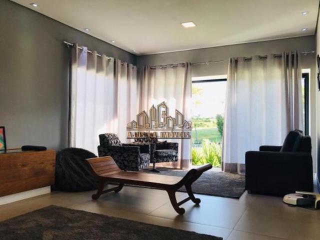 Casa de Condomínio para venda em Araçoiaba da Serra de 430.00m² com 3 Quartos, 3 Suites e 4 Garagens
