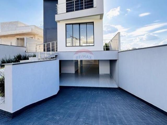 Casa de Condomínio para venda em Arujázinho I, Ii E Iii de 324.88m² com 3 Quartos, 3 Suites e 5 Gara