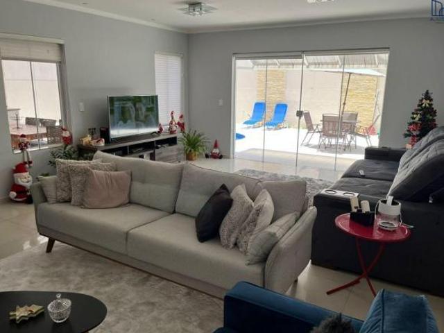Casa de Condomínio para venda em Boa Vista de 242.03m² com 4 Quartos, 4 Suites e 5 Garagens