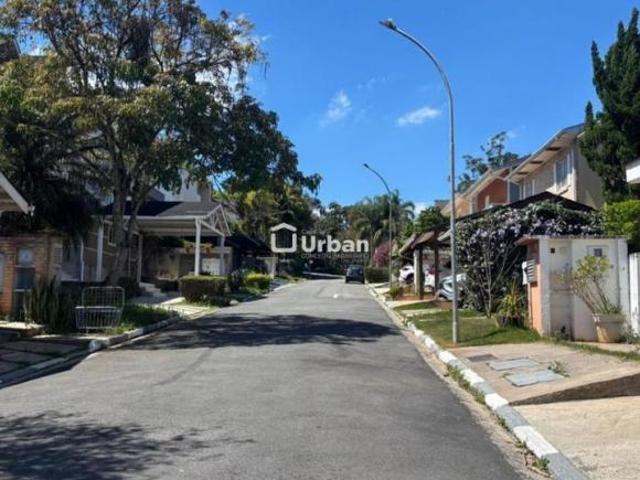 Casa de Condomínio para venda em Granja Viana de 211.00m² com 4 Quartos, 2 Suites e 3 Garagens