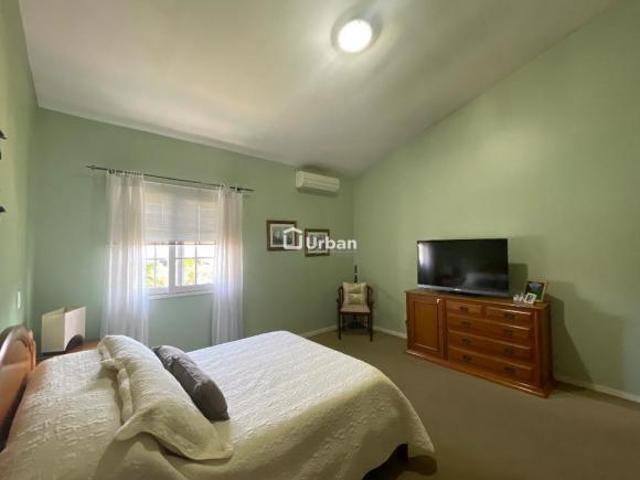 Casa de Condomínio para venda em Granja Viana de 219.59m² com 4 Quartos, 3 Suites e 4 Garagens