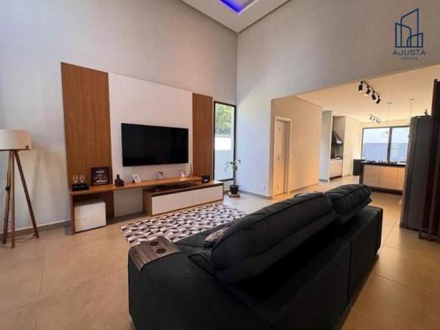 Casa de Condomínio para venda em Cajuru Do Sul de 202.00m² com 3 Quartos, 3 Suites e 4 Garagens