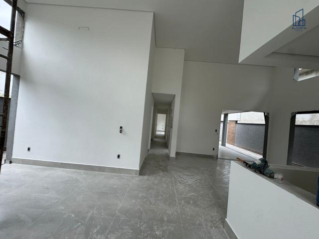 Casa de Condomínio para venda em Cajuru Do Sul em Sorocaba São Paulo de 195.00m² com 3 Quartos, 1 Suíte e 6 Garagens