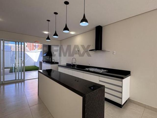 Casa de Condomínio para venda em Centro de 166.41m² com 3 Quartos, 2 Suites e 4 Garagens