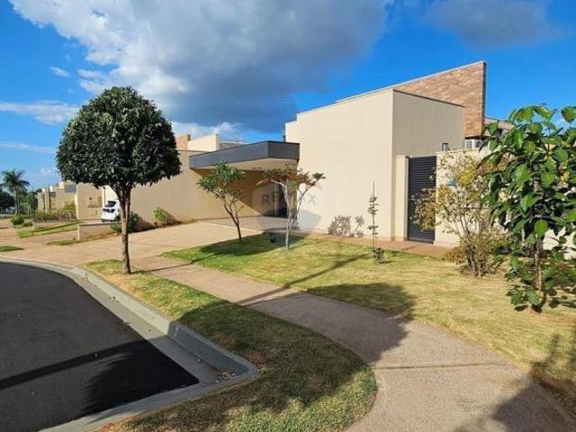 Casa de Condomínio para venda em Centro de 160.00m² com 3 Quartos, 1 Suite e 4 Garagens