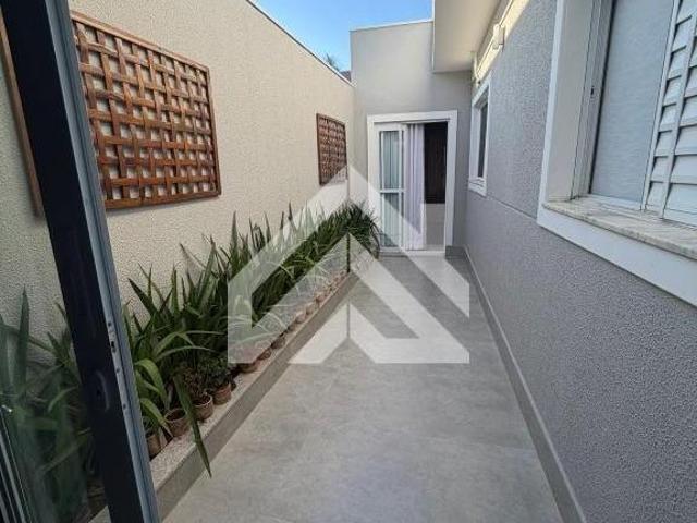 Casa de Condomínio para venda em Chácara Bom Retiro de 220.00m² com 3 Quartos, 1 Suite e 4 Garagens
