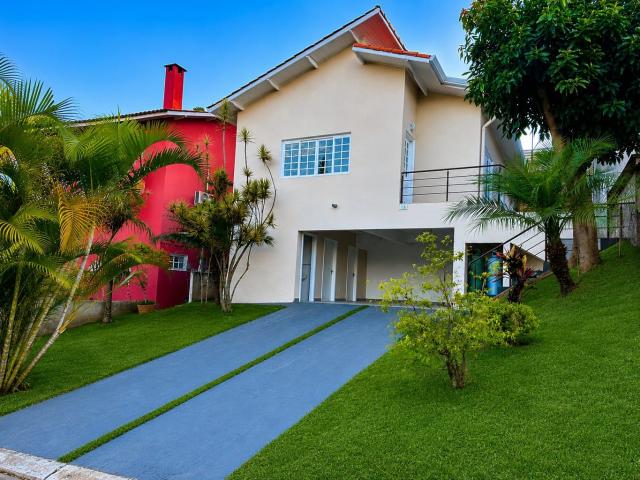 Casa de Condomínio para venda em Chácara Canta Galo em Cotia São Paulo de 145.00m² com 3 Quartos, 1 Suíte e 4 Garagens