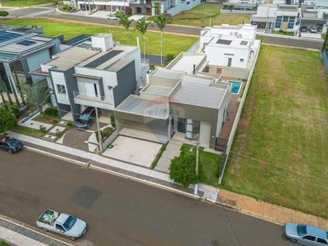 Casa de Condomínio para venda em Chácara Letônia de 223.00m² com 3 Quartos, 3 Suites e 4 Garagens