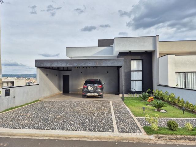 Casa de Condomínio para venda em Chácaras Alpina em Valinhos São Paulo de 220.00m² com 3 Quartos, 1 Suíte e 4 Garagens