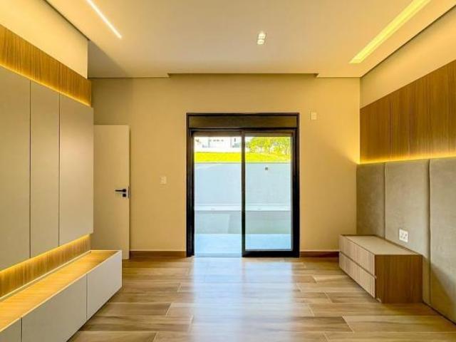 Casa de Condomínio para venda em Chácaras Alvorada de 219.00m² com 3 Quartos, 3 Suites e 4 Garagens