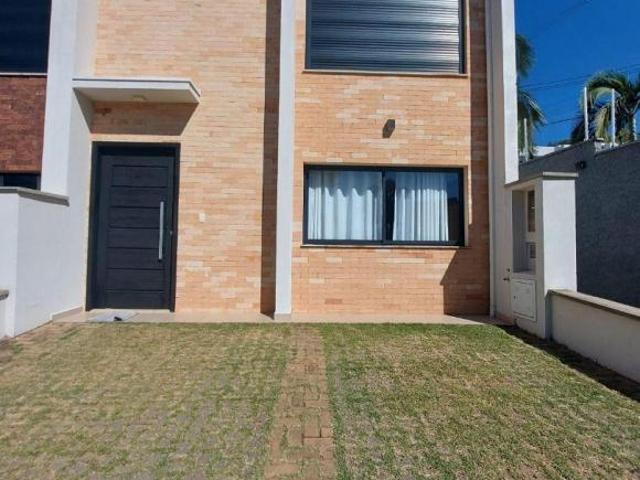 Casa de Condomínio para venda em Chácaras Silvania de 140.00m² com 3 Quartos, 3 Suites e 2 Garagens
