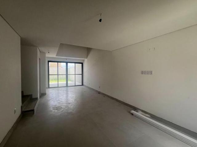 Casa de Condomínio para venda em Chácaras Silvania de 144.00m² com 3 Quartos, 3 Suites e 2 Garagens