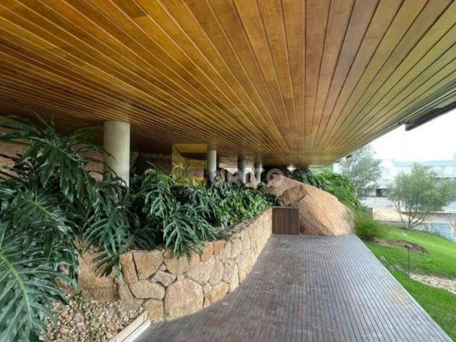Casa de Condomínio para venda em Condomínio Moinho de Vento de 305.00m² com 3 Quartos, 3 Suites e 5