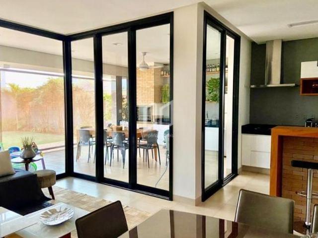 Casa de Condomínio para venda em Condomínio Buona Vita de 220.00m² com 3 Quartos, 3 Suites e 4 Garag