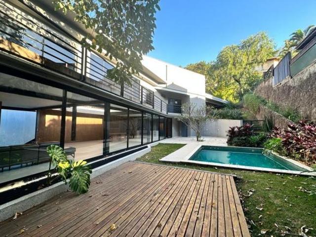 Casa de Condomínio para venda em Condomínio Chácara Flora de 450.00m² com 3 Quartos, 3 Suites e 4 Ga