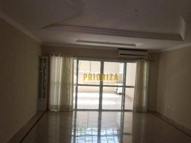 Casa de Condomínio para venda em Condomínio Granja Olga Iii de 235.00m² com 3 Quartos e 4 Garagens