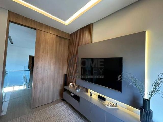 Casa de Condomínio para venda em Condomínio Le Village de 278.00m² com 3 Quartos, 3 Suites e 4 Garag