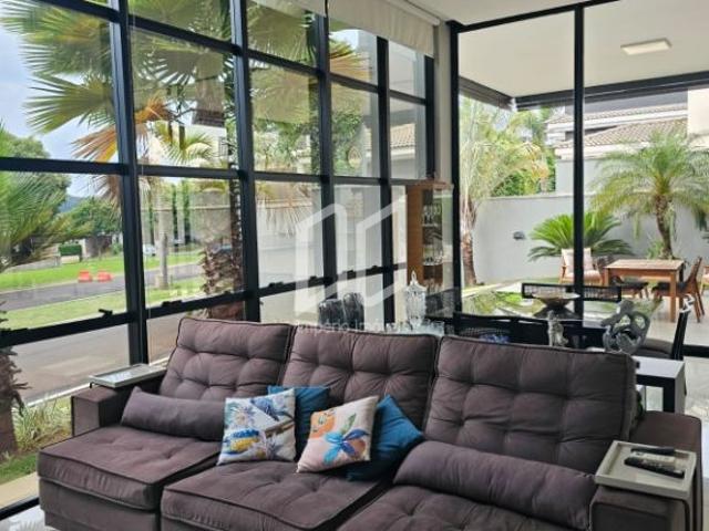 Casa de Condomínio para venda em Condomínio Portal Das Tipuanas em Araraquara São Paulo de 210.00m² com 3 Quartos, 3 Suítes e 4 Garagens