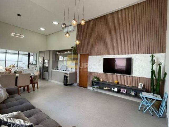 Casa de Condomínio para venda em Condomínio Portal do Jequitibá de 224.00m² com 3 Quartos, 3 Suites