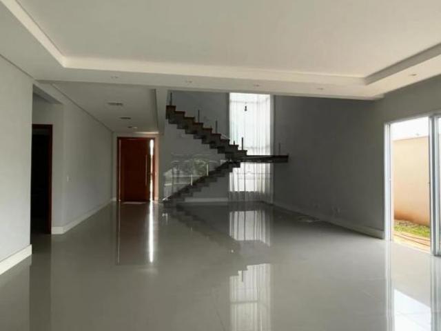 Casa de Condomínio para venda em Condomínio Residencial Montreal de 305.00m² com 3 Quartos, 3 Suites