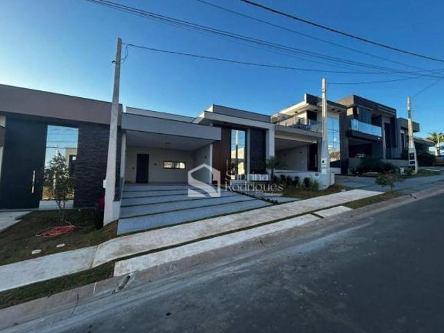 Casa de Condomínio para venda em Condomínio Viena de 180.00m² com 3 Quartos, 3 Suites e 4 Garagens