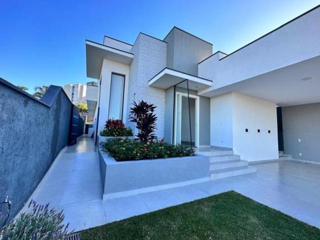 Casa de Condomínio para venda em Condomínio Vila Real de 206.00m² com 3 Quartos, 3 Suites e 4 Garage